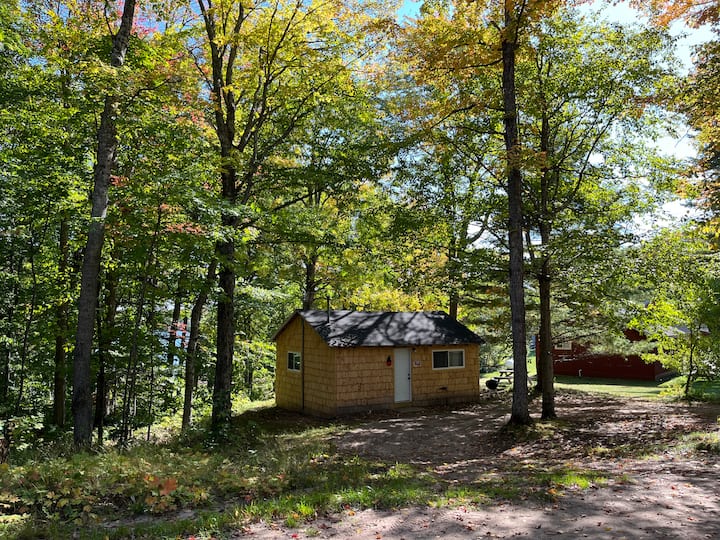 1 Bedroom Lakeview Cabin - Au Train, MI