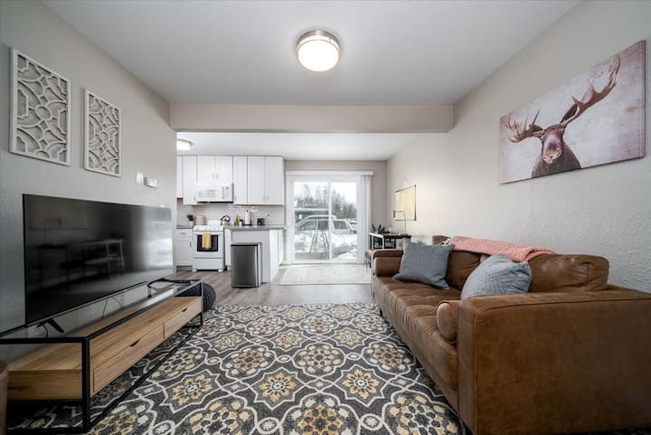 Near Airport - #1 Queen Suite Midtown Anchorage - Anchorage, AK