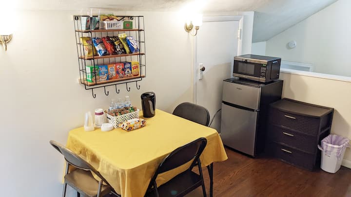 Large Bedroom (B), Quiet Area, Private Entrance - Princeton, NJ