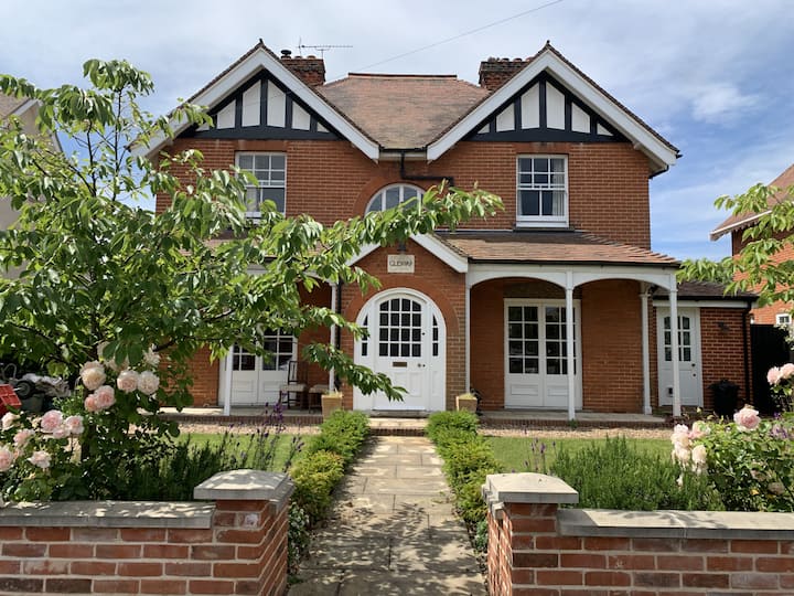 Glenvar: A Welcoming Edwardian Seaside Home - Frinton-on-Sea