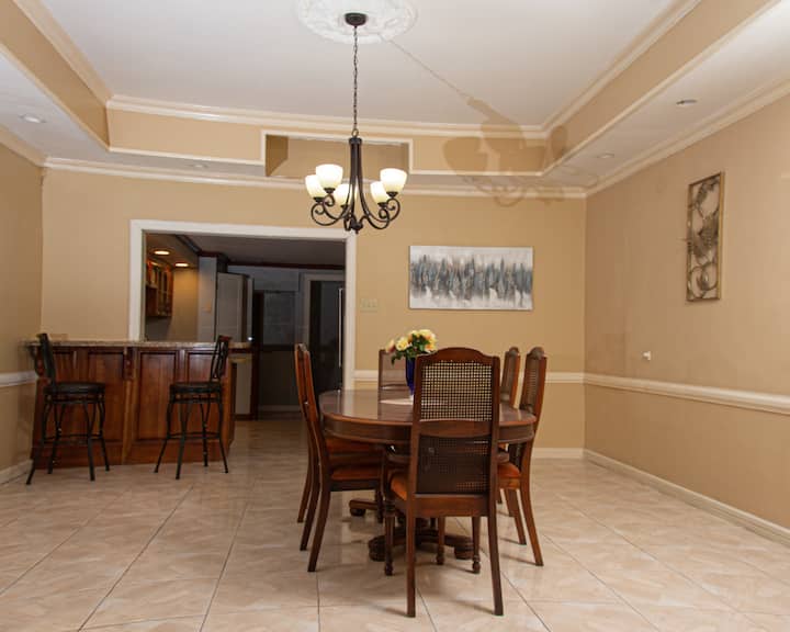 5 Bedrooms In A Villa - Montego Bay