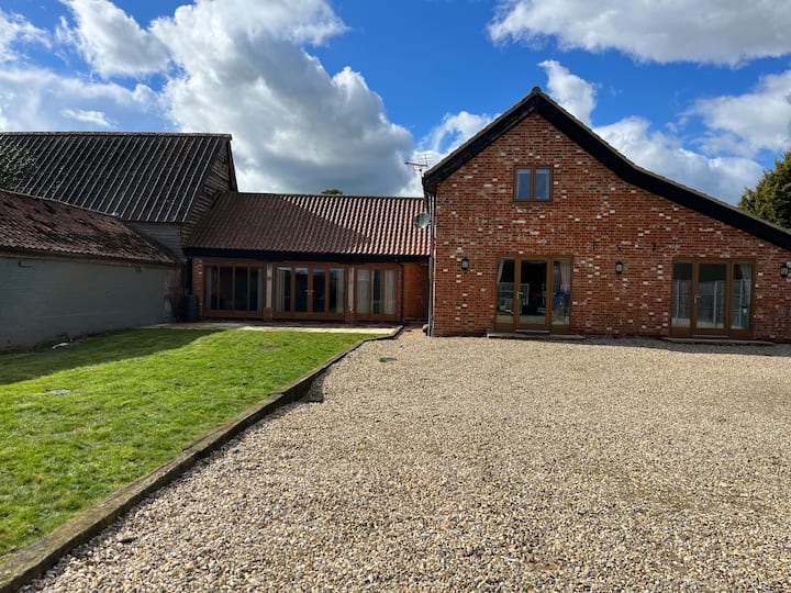 Charming Norfolk Barn Conversion In Barnham Broom - Wymondham