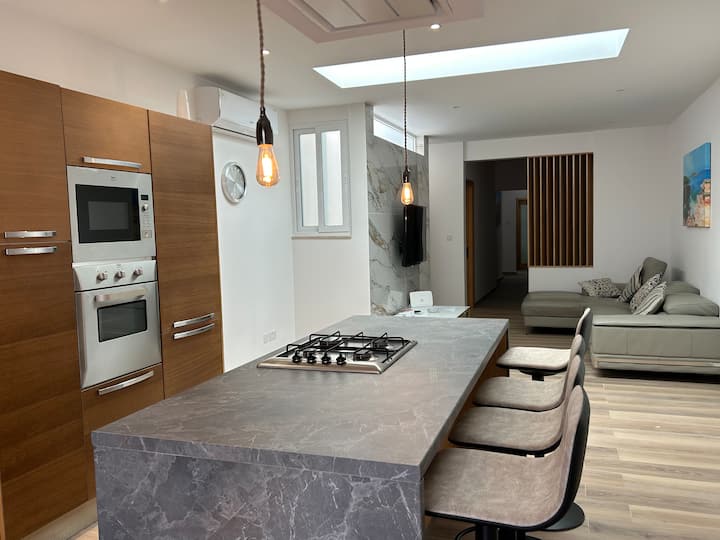 A 3 Bed Apartment In The Heart Of Bugibba. - Málta