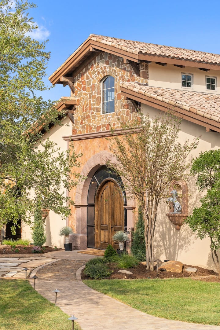 The Carriage House @Two Streams One Heart Ranch - Spicewood, TX