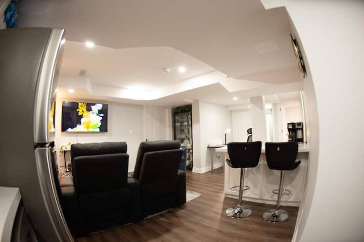 Cozy, Corporate, Modern Spacious - Brampton