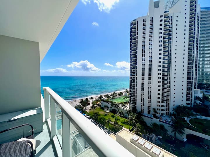 Oceanview Studio In Sunny Isles! - Aventura, FL