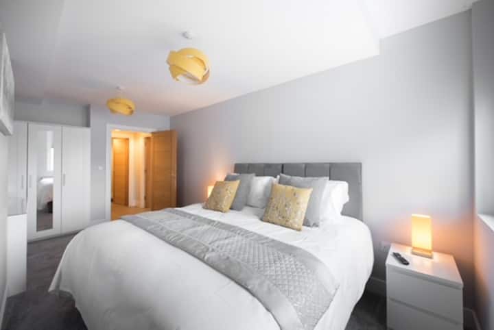 S/king Bed One Bedroom Flat - Brentwood