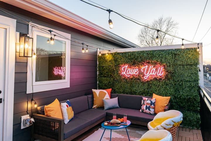 Retro Music City | 3 Miles To Broadway! - Nashville