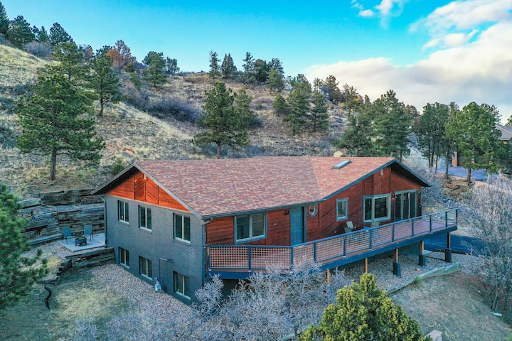 Sleeps 12 W/ Hot Tub! Hiking! - Manitou Springs, CO