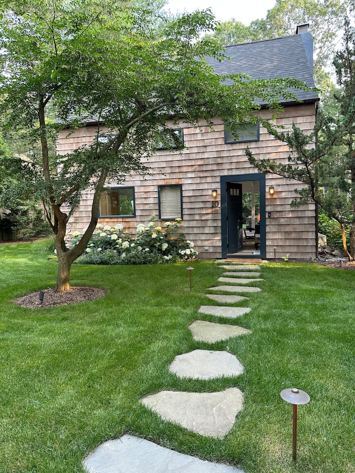 Beautiful East Hampton Cottage By The Bay - Amagansett, NY