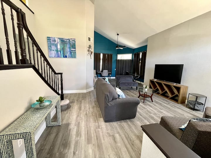 Renovated Murrieta 4br Wth Office Close To Freeway - Murrieta, CA