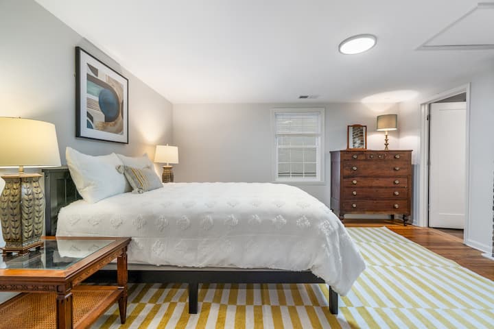 Top Floor Sunny 1 Bed Rm Suite C-202 Old Town - Winchester, VA