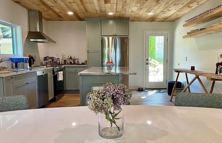 Modern Home W/creek View, Steps To Town & Mountain - Beacon, NY