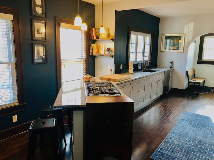 Chef Kitchen, 4 Br, Near Campus - Champaign, IL