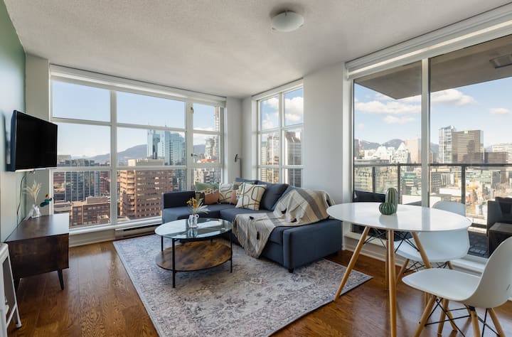 Cozy Downtown Home Office W/ View, Newly Furnished - Vancouver