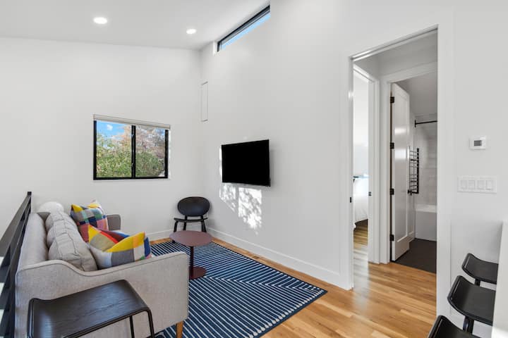 2 Bd Midmod Inspired Luxury Guesthouse-sloans Lake - Denver, CO