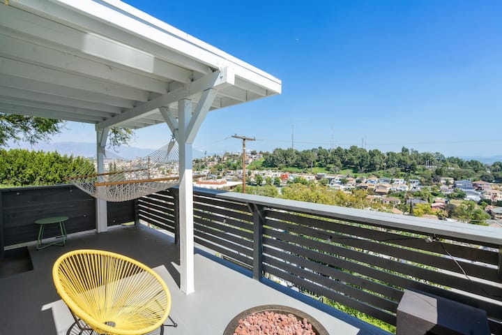 Sleek And Modern 1br W/ Private Balcony & Fire Pit - The Commerce Casino & Hotel