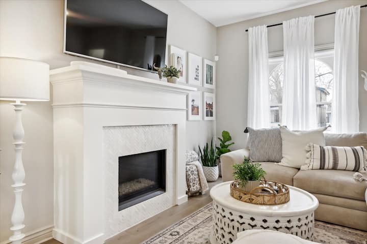 Modern, Cozy 2br Home | Near Downtown Denver - Denver, CO