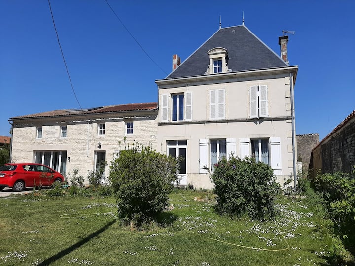 Authentique Château Viticole - Surgères