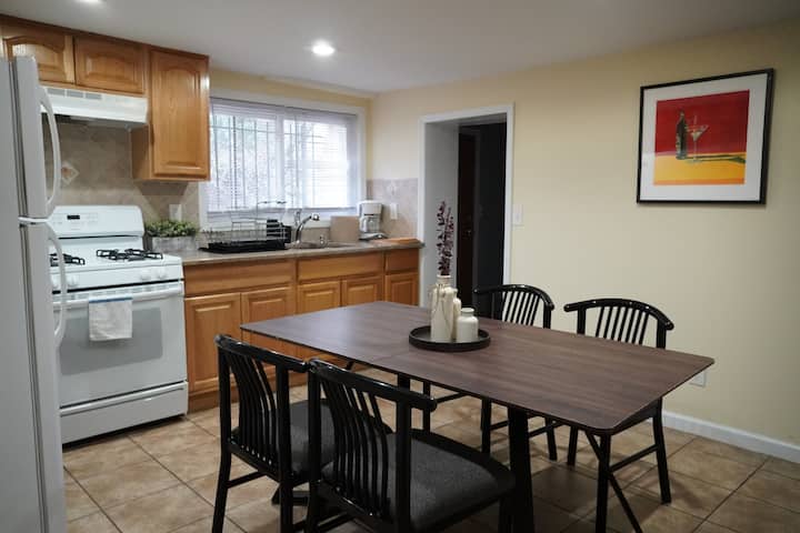 One Bedroom Apartment 5 Min Walk To Penn Station - Bloomfield, NJ