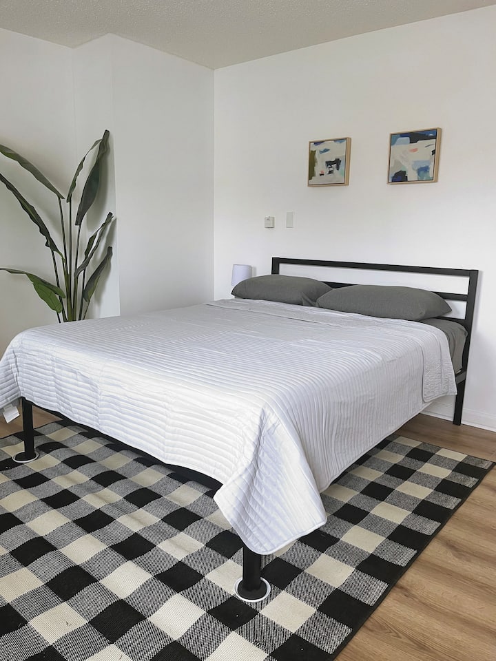 Cozy Studio Apt, Minutes From Great Lake Crossing - Pontiac, MI