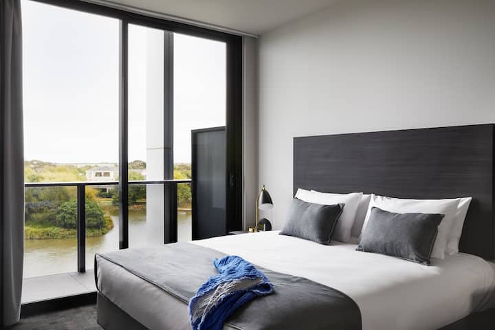 Lakeview One Bedroom Apartment With Balcony - Caroline Springs