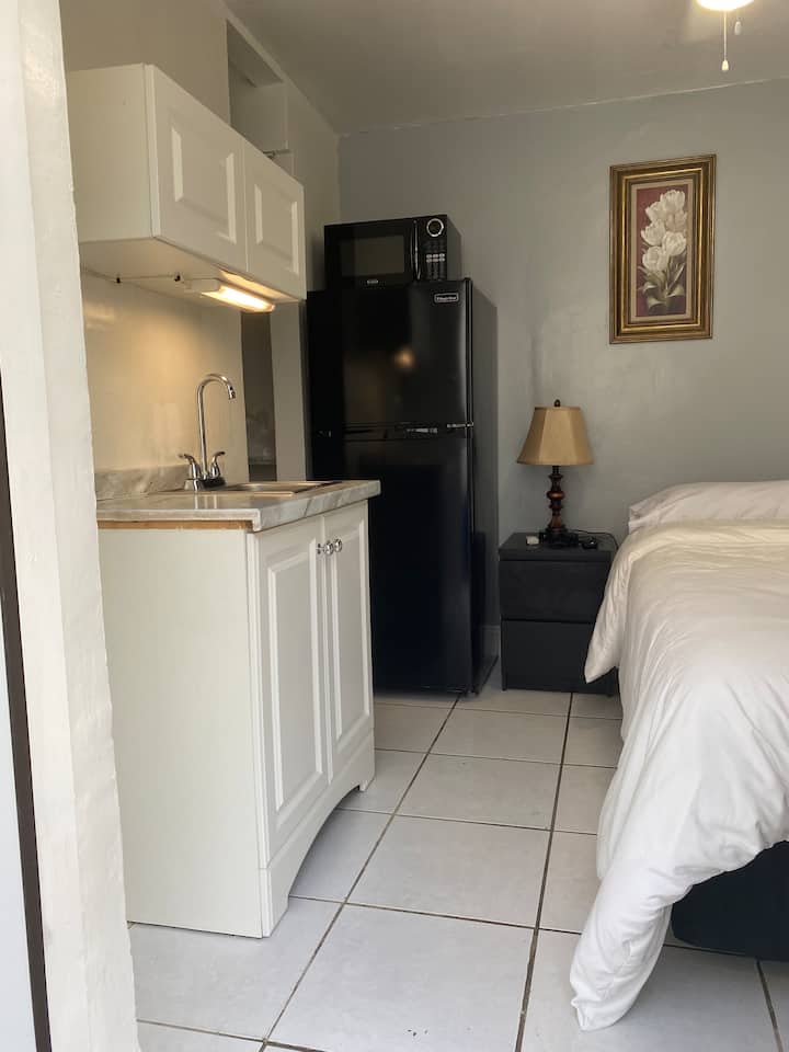 Habitación En Pequeña Habana . - Miami