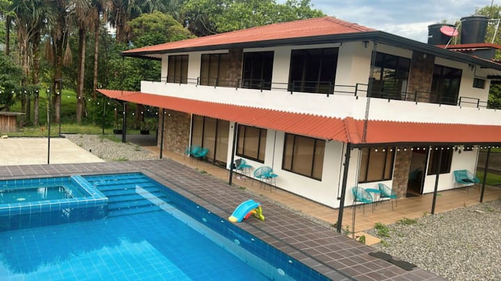 Espectacular Casa Quinta De Descanso En Restrepo. - Cumaral