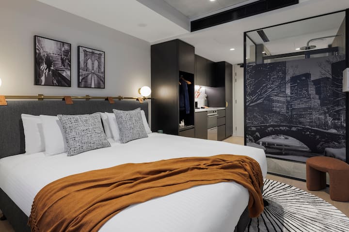 Adjoining Suites, Perfect For Families & Friends - Melbourne