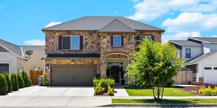 Spacious New Home Near Uc Merced - 美熹德