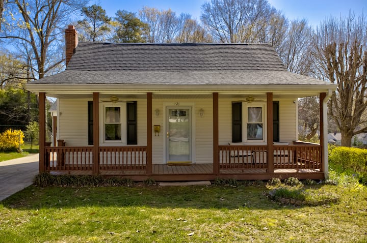 Cozy Cottage On Turner Street - 3 Br 2.5 Bath - Winston-Salem, NC