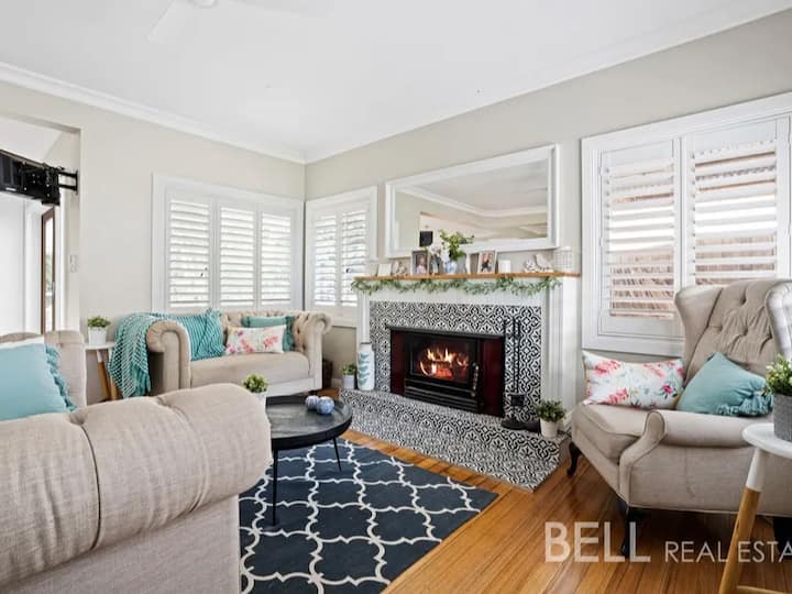 Modern Poolside Retreat - Lilydale