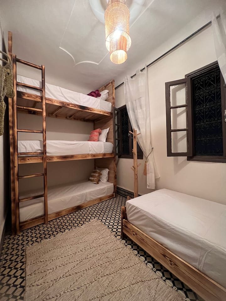 Lit Dans Dortoir Pour Femmes De 4 Lits - Marrakech