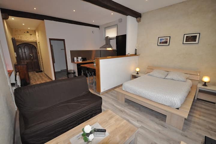 Studio Dans Un Ancien Presbytère - Lons