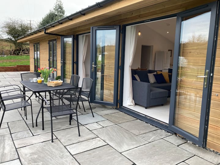 Woodpecker - Pound Farm Holidays - Tiverton Castle