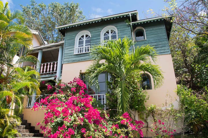 Sea-view Villa +Pool / 3 Bedroom En-suite - Saint Lucia