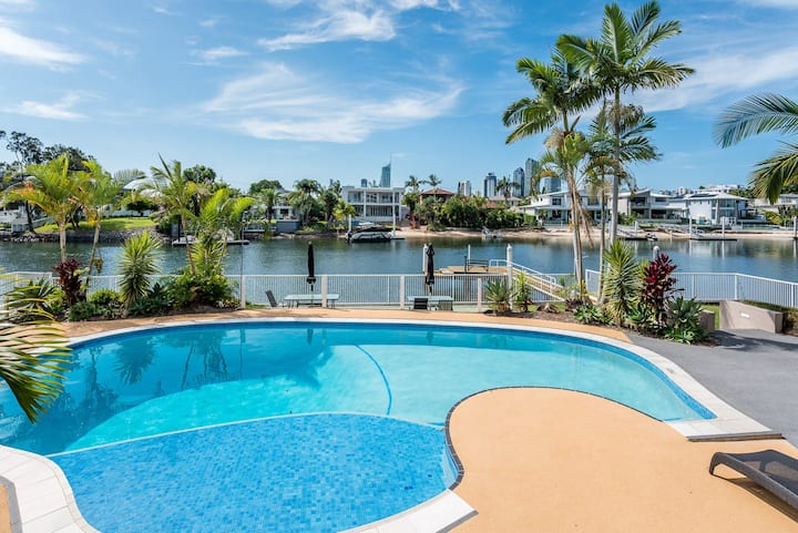 Relax In Style: 2br Apartment In Broadbeach Waters - Gold Coast