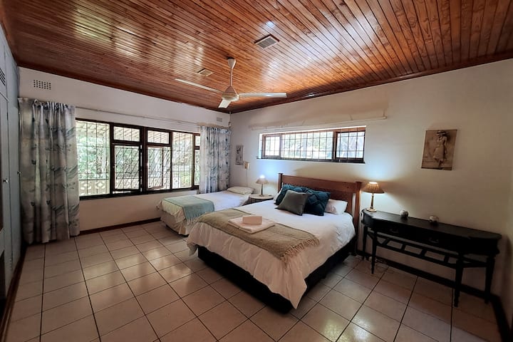 Lovely 3 Bedroom House Walking Distance From Beach - Port Edward