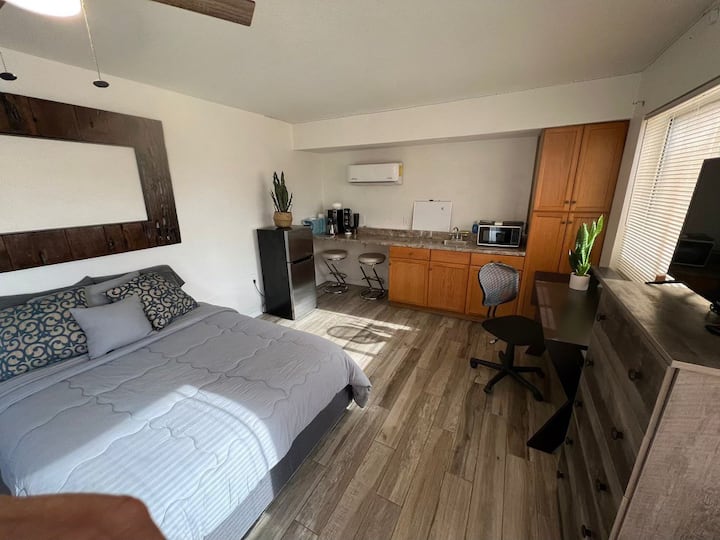 Private Studio Home Across Gcu - Maryvale Village – Phoenix
