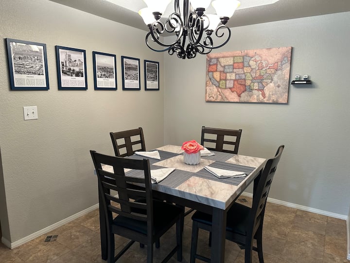 The Pavoni Getaway!
1st Floor, No Steps! - Paradise Valley, AZ