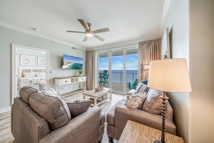 17th-floor Beachfront Oasis + Free Beach Chairs - Panama City Beach, FL