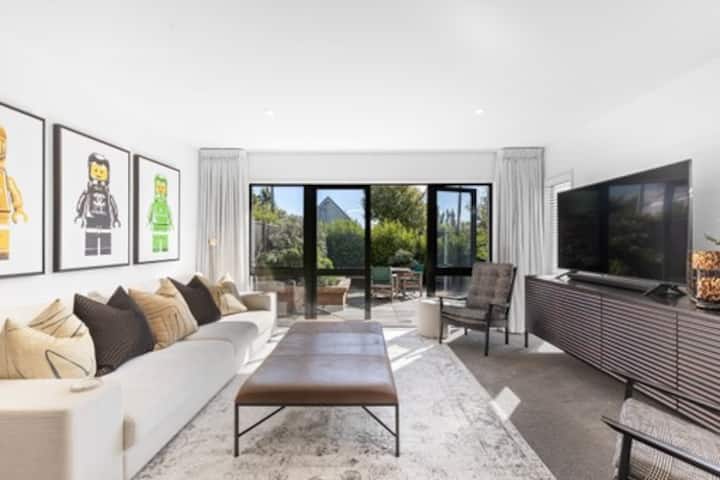 Plush Upmarket Close Hagley Park 2bthrms 2 Bthrms - Christchurch