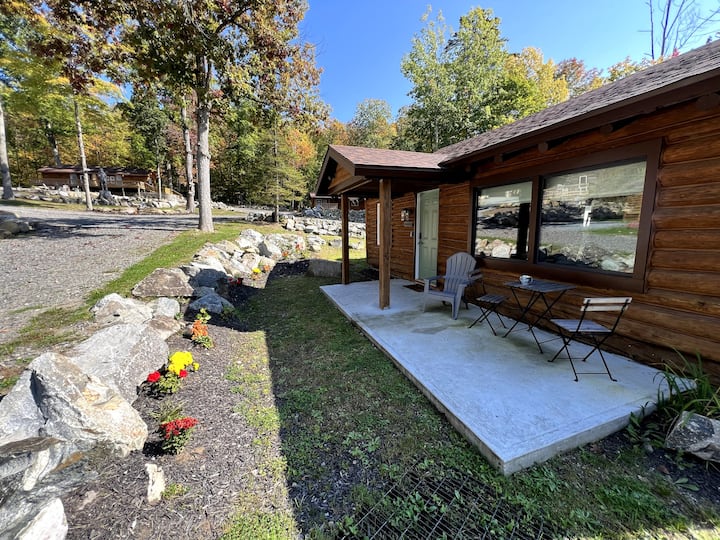 Walk To Beach - Close To Town - Pet Friendly Cabin - Lake George, NY