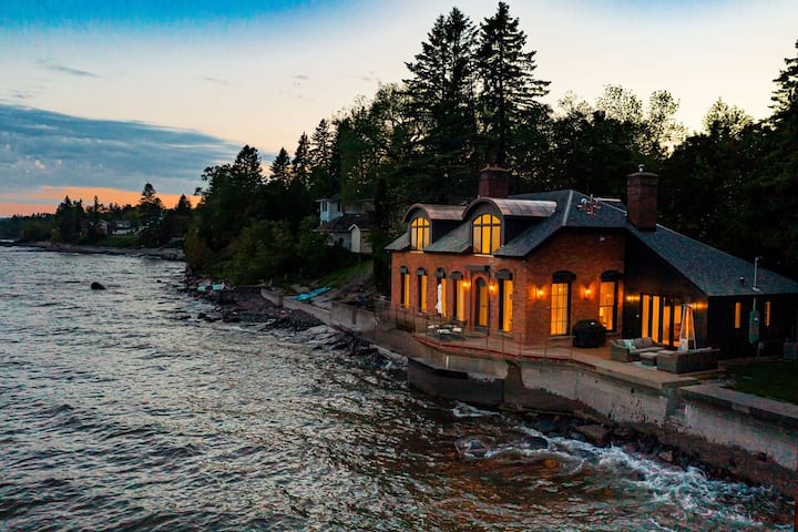 The Pumphouse On Lake Superior I 200’ Lakefront - Duluth, MN