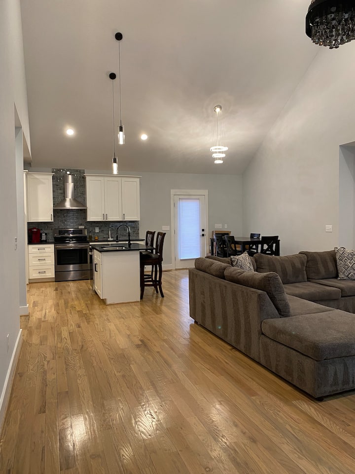 Charming Modern Ranch House! - Hillsborough