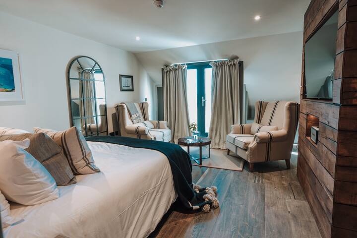 Gara Rock Room, With Balcony - Kingsbridge