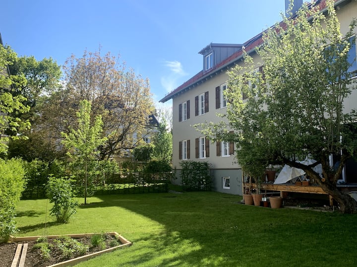 Bauernhaus Gartenwohnung Am See - Berg