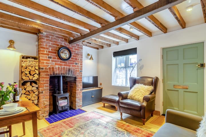 Cosy Victorian Cottage For Couple (& Dog) - Woodbridge