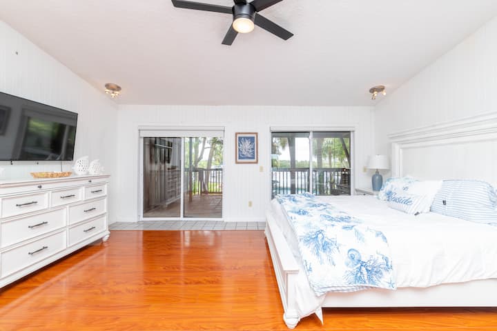 Stunning Tampa Bay Waterfront House W/pool - Riverview, FL