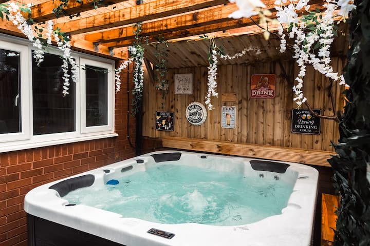 Elegant 2 Bed W/ Hot Tub And A Host Of Amenities! - Liverpool